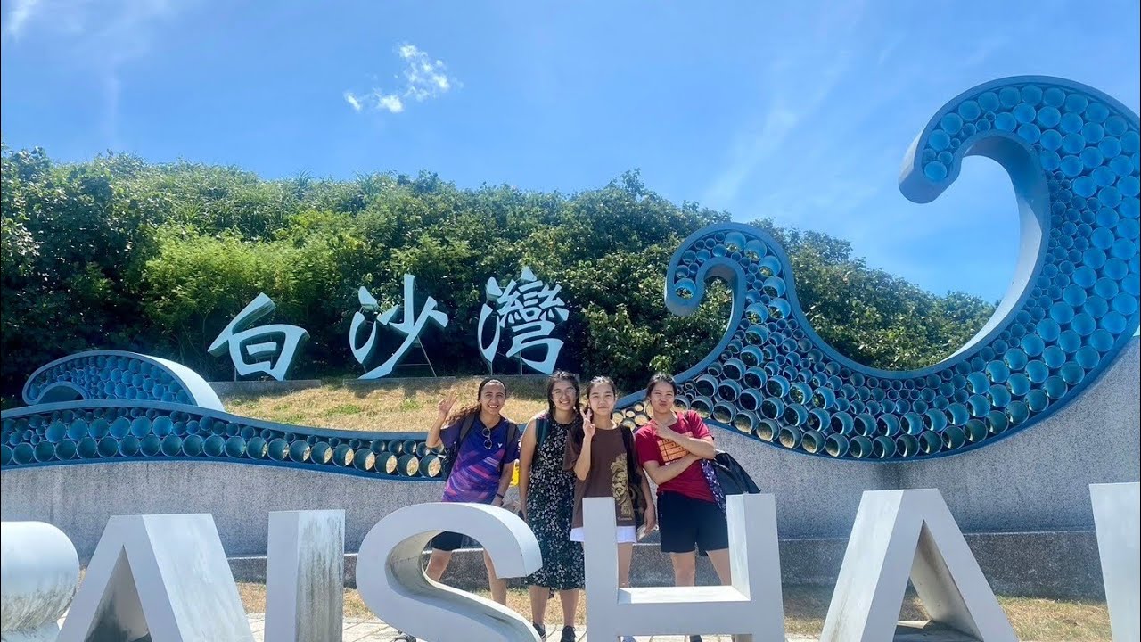 A beach day at Baisha Bay | 白沙 Northern Taiwan - YouTube
