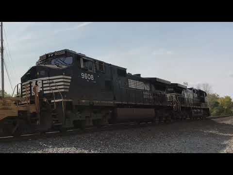 Stack Train Meet! Eastbound NS 26E Passes Behind Stopped Westbound 25V at Lake Street -9/27/2020 ...