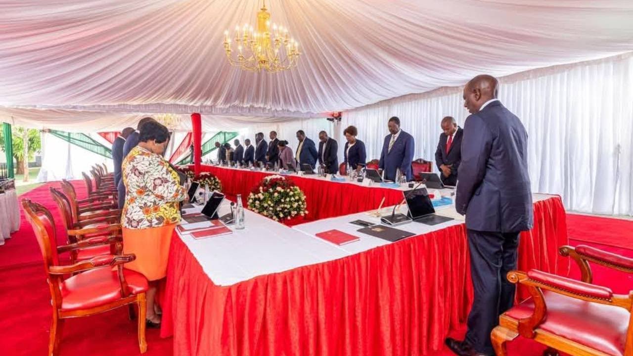 PRESIDENT RUTO HOLD AGENT CABINET MEETING AT KAKAMEGA STATE LODGE AFTER ...
