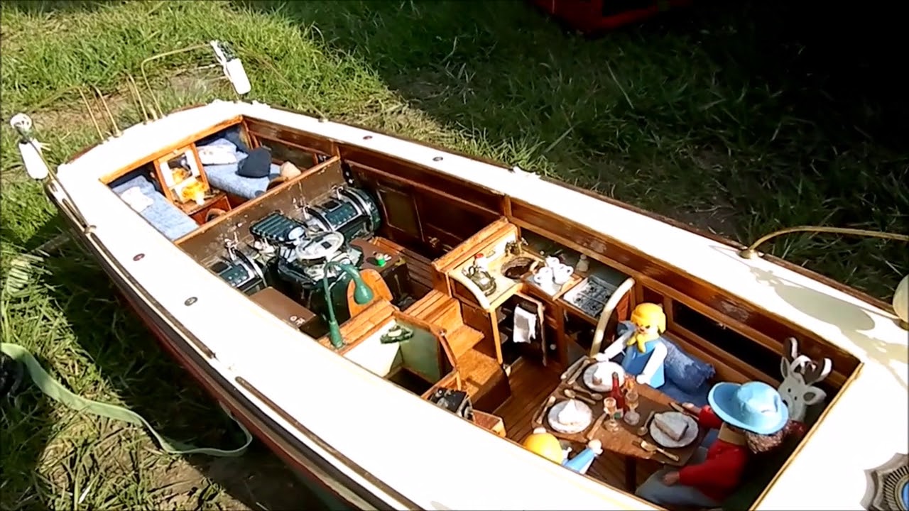 Disco Model Boat: The "Fairey Huntsman" - YouTube