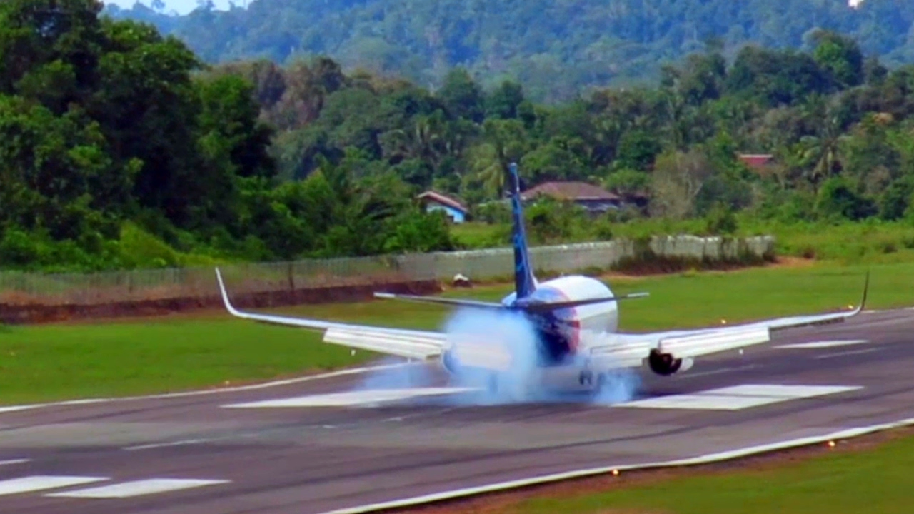 Penerbangan Pesawat Sriwijaya Air Ketika Landing (Video Pesawat Terbang ...