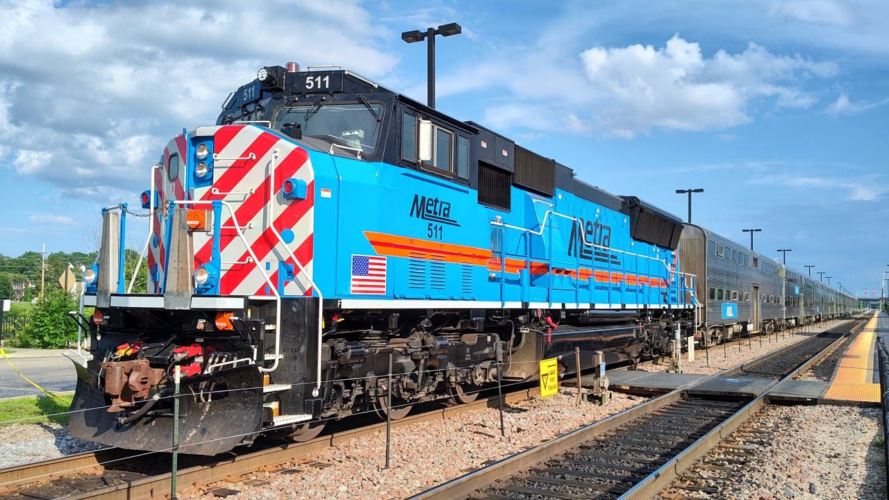 Metra SD70MACH 511 west at National St. in Elgin, Illinois on July 10 ...