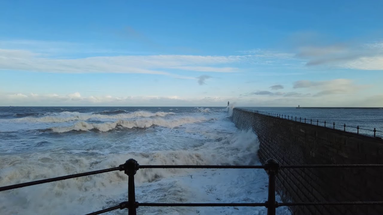 Stormy Sea Waves in Tynemouth 4K - YouTube