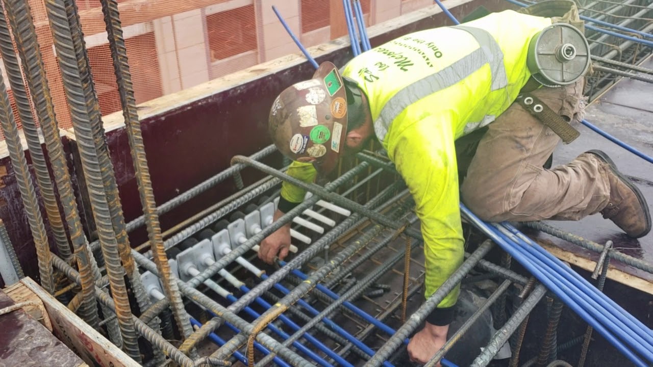 C&M Machines Pocket Former - YouTube