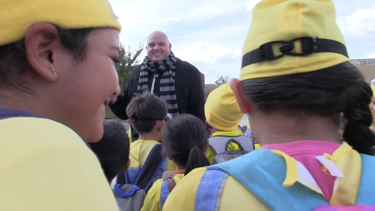 Bing Wong Elementary Halloween 2017 - Gru and Minions! - YouTube