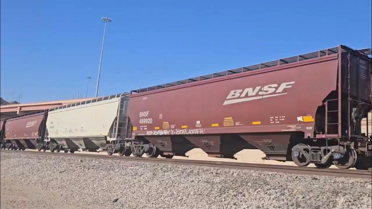 BNSF northbound grain train in El Paso TX - YouTube