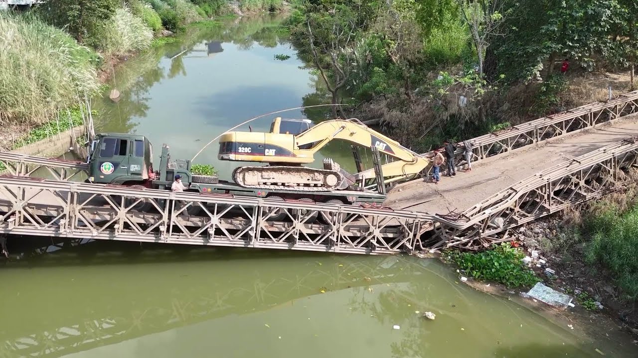 Revolutionary Excavator Recovery Technique Saves Collapsed Bridges ...
