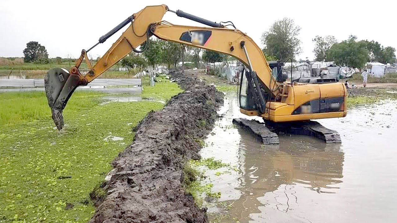 Extreme Dangerous Biggest Excavator Operator Skills | amazing excavator ...