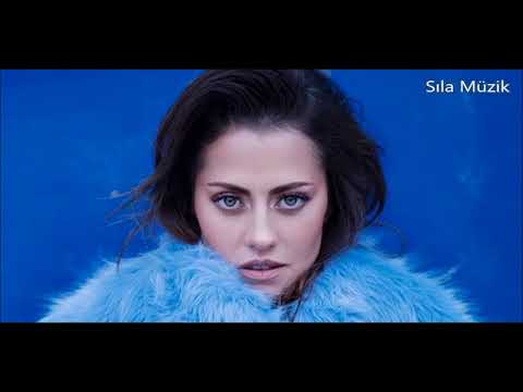 Derya Uluğ - Aşk Amansız Bir Haindir - Canlı Performans