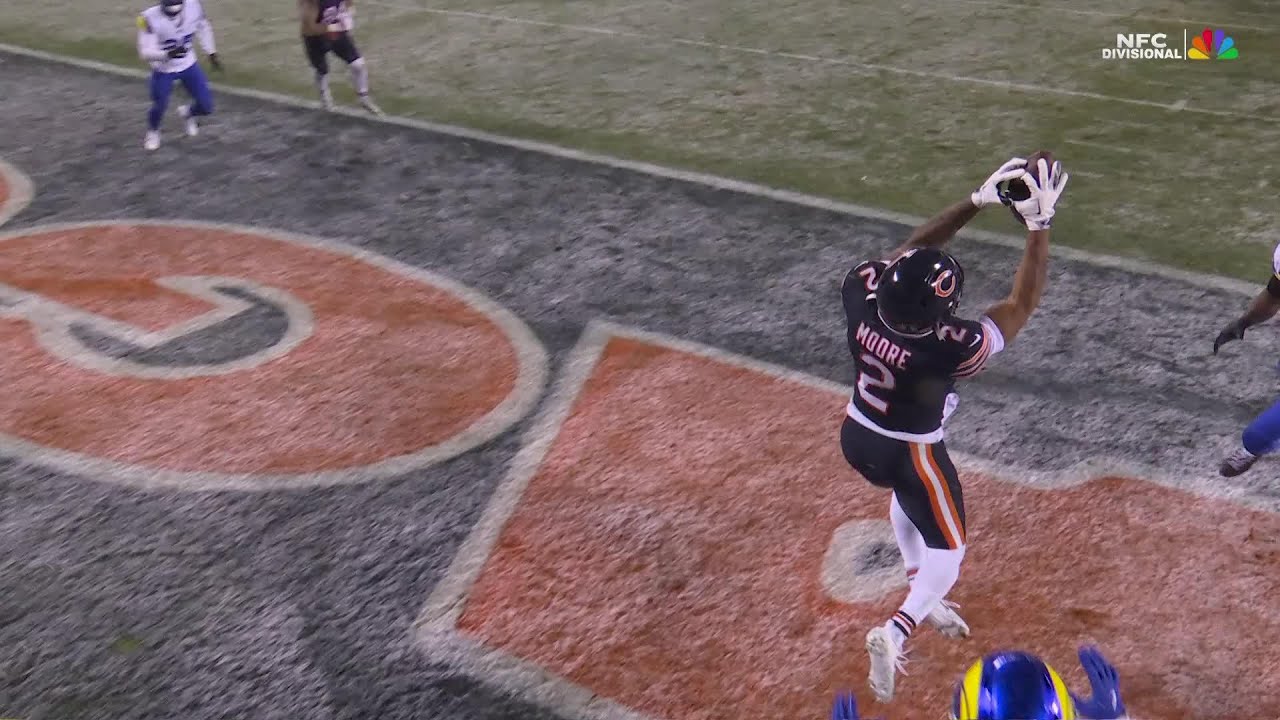 Caleb dots up Moore for a Chicago TD - YouTube