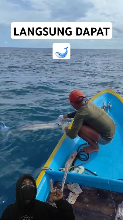 Sekali Lempar Langsung Dapat, Bapak Ini Mancing Ikan Di Laut Tanpa Joran, Namun Hasilnya Luar ...