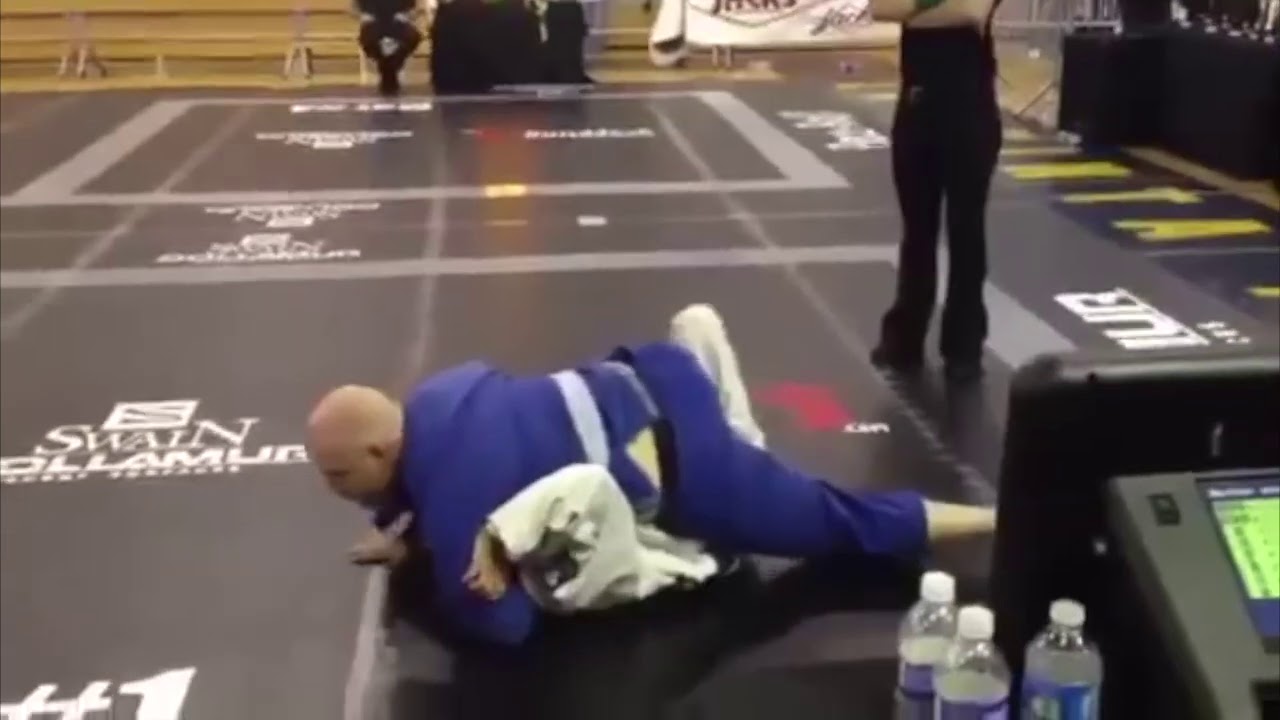 Rooster Weight Vs Super Heavy Weight Brazilian Jiu Jitsu - YouTube