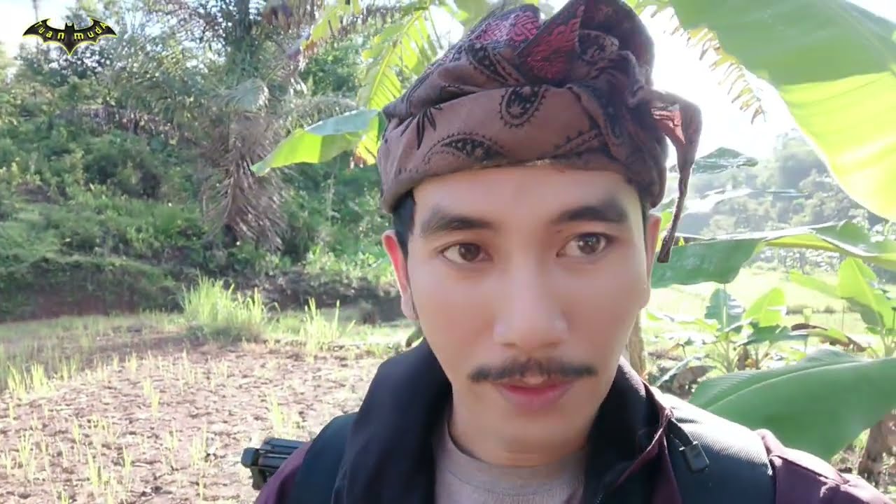 🌘 BATHING TOGETHER IN THE RIVER VERY HAPPY - YouTube