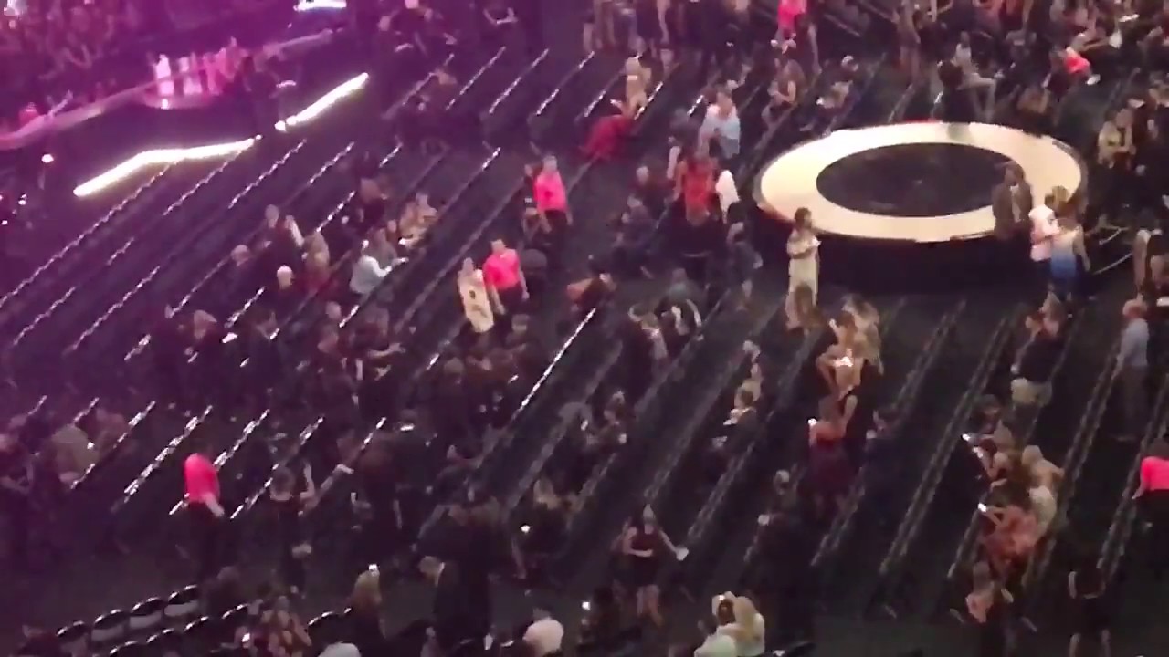 [FANCAM] BTS BILLBOARD AWARDS 2017 EVERYONE STARTED SCREAM FOR BTS WHEN ...