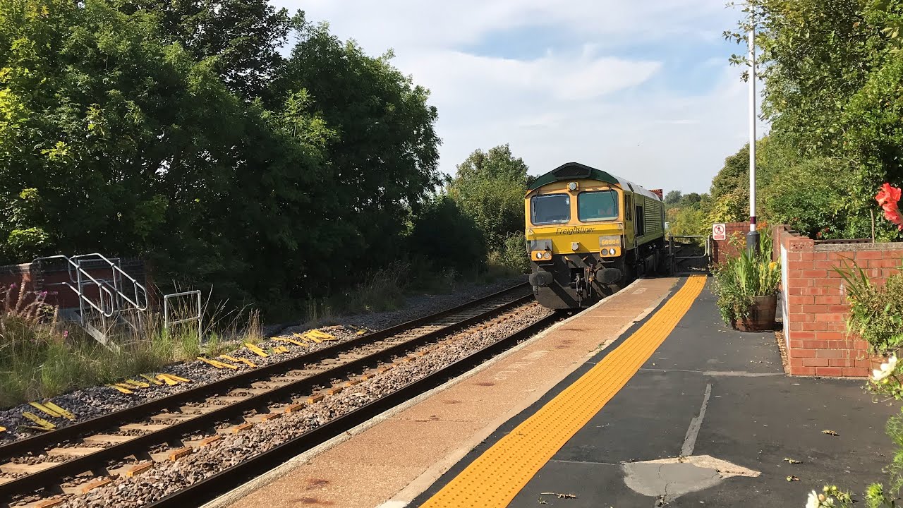 66504 Freightliner 4L87 with 33 containers 13:36 running 5 minutes ...