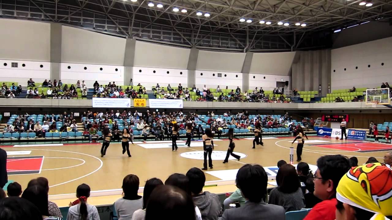Cheerleaders at the Japanese Basketball Game 1 - YouTube
