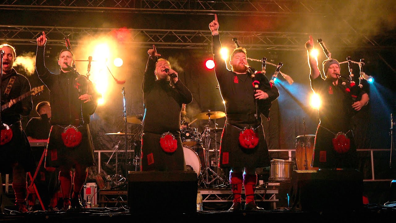 Bagpipe-Rock with "Fat Bottomed Girls" by the Red Hot Chilli Pipers in ...