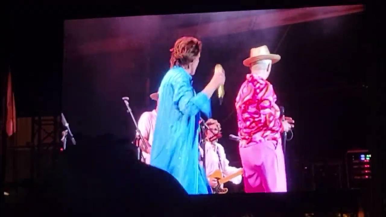 Annie Lennox GJWW5 2024-01-20 "Sisters Are Doin' It for Themselves ...