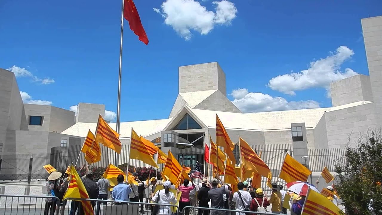 Protest in Front Gate of China Embassy in Washington DC - YouTube