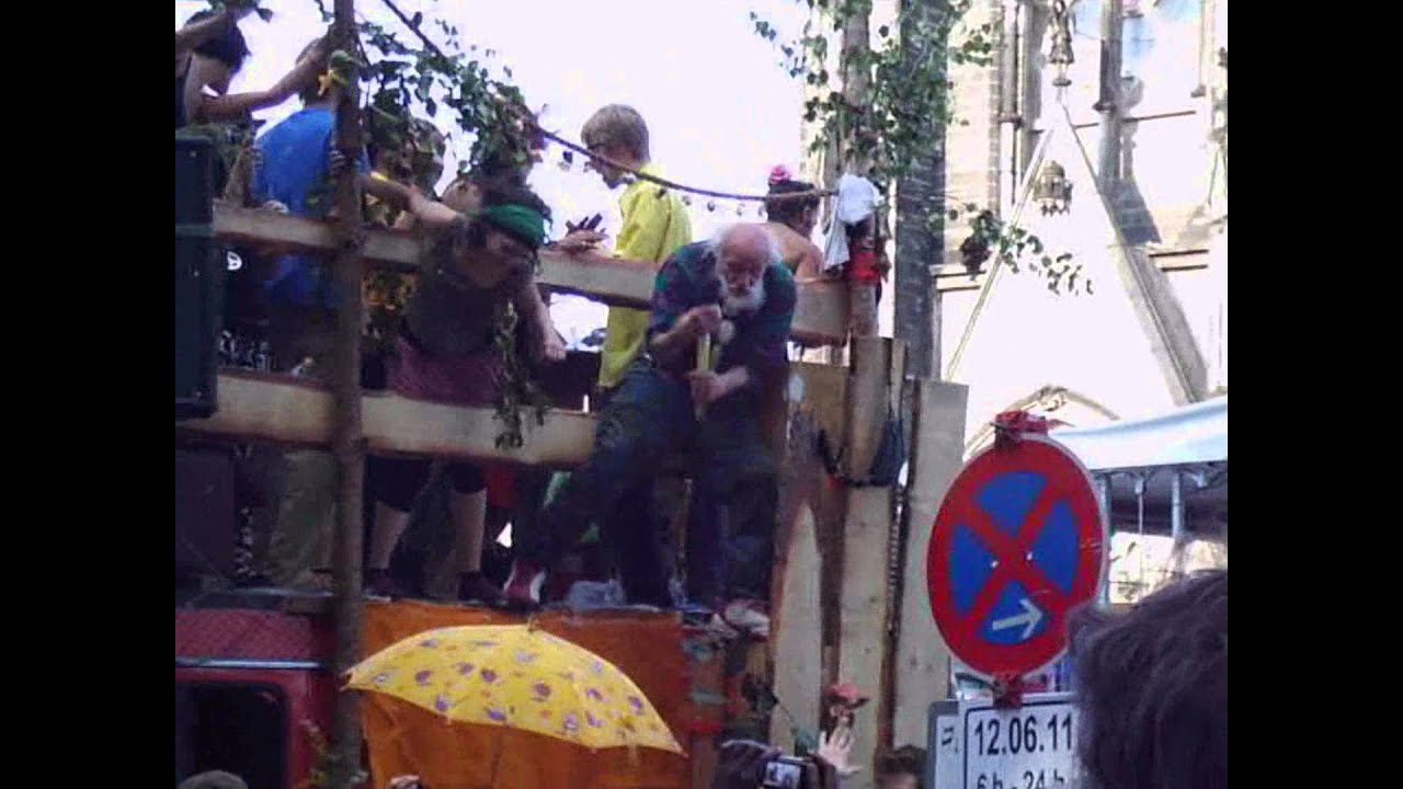 Karneval der Kulturen Techno Opa Draufii - YouTube