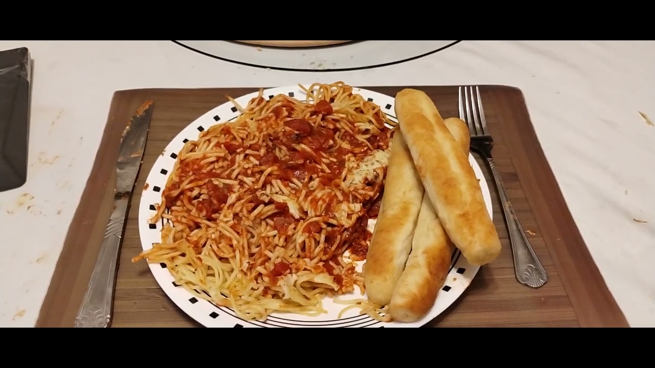 Spaghetti and Bread Sticks - YouTube