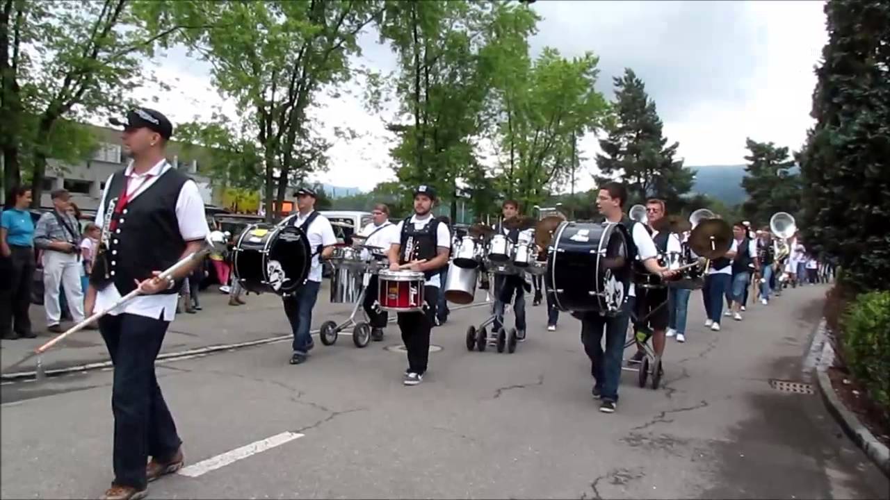 150 Jahre TV Reinach - Festumzug - Start im Fiechtenquartier - YouTube