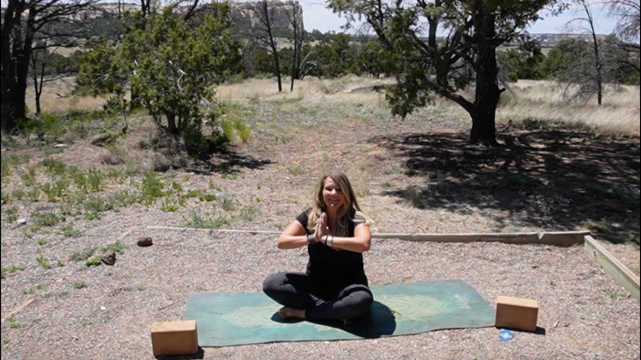 15 minute beginner yoga for over 40 or any beginner - 30-day yoga ...