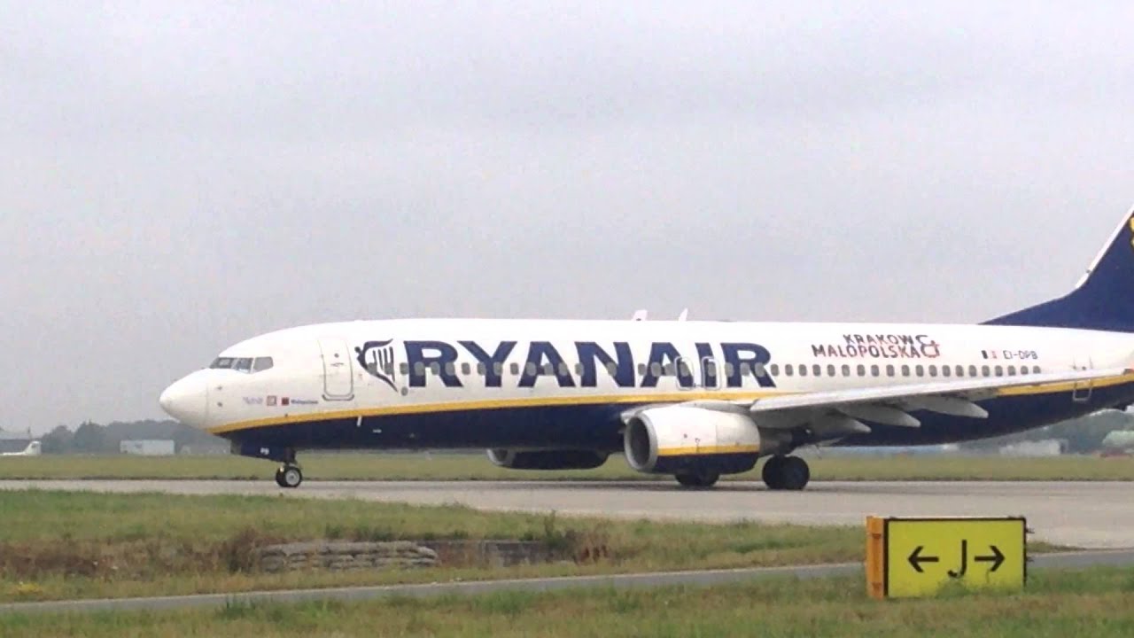 Ryanair B737-800 takeoff at London Stansted Airport with ATC chatter ...