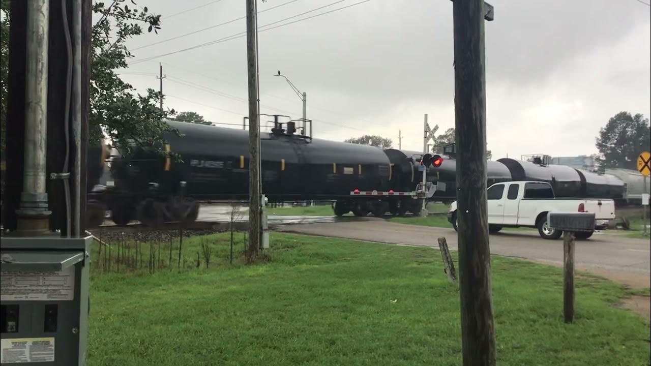 UP 5673 SB Leads Manifest Magnolia,Tx - YouTube