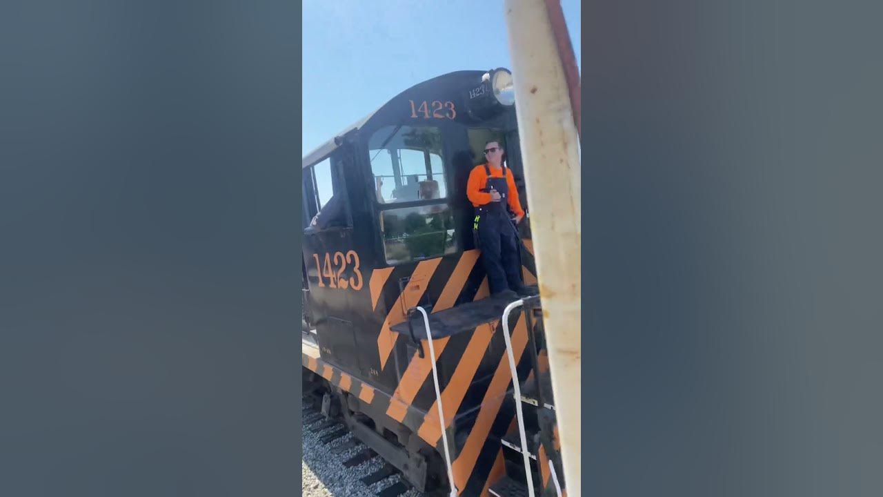 SP 1423 running by - YouTube