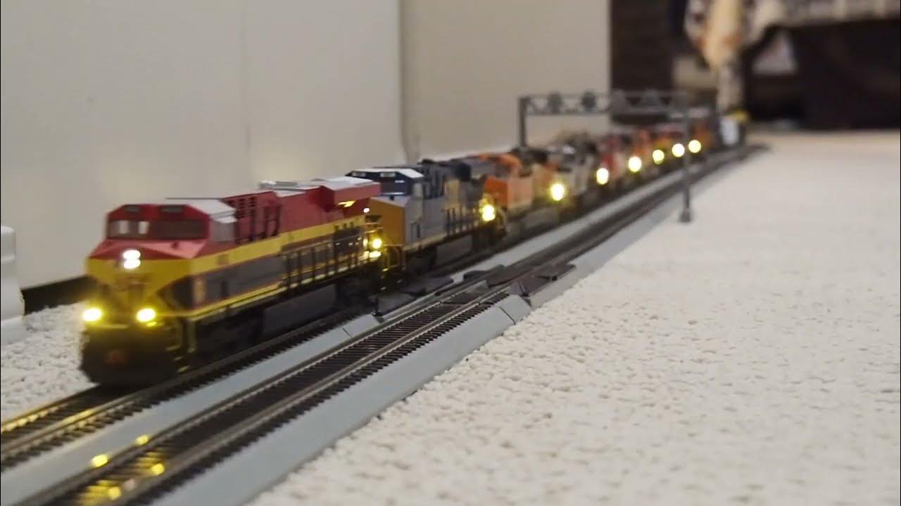 Ten new Scaletrains Operator ES44's on a HO scale mixed freight train - YouTube