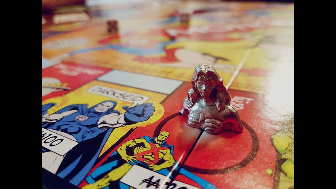 Monopoly DC Comics Edition Unboxing - YouTube