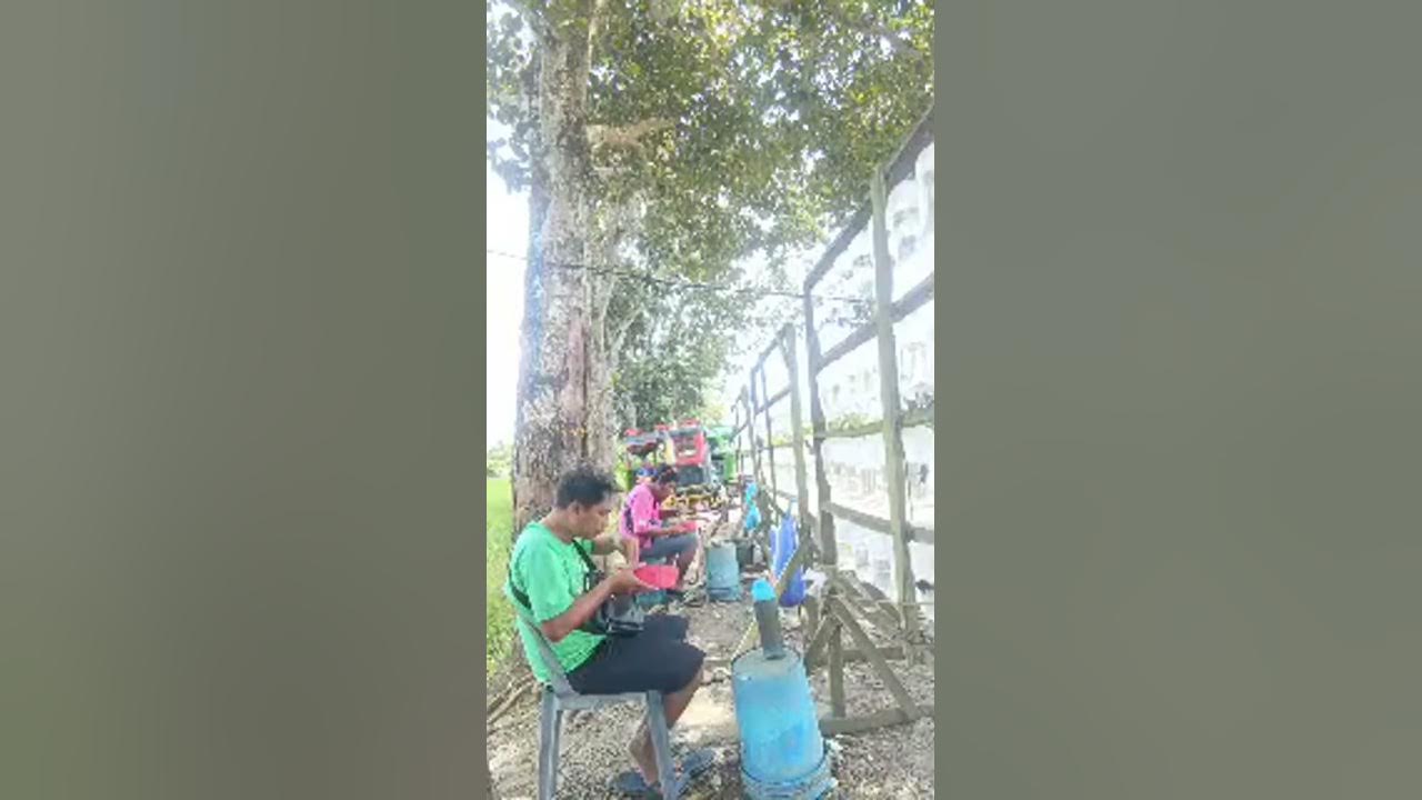 Kumain muna habang wala pang customer - YouTube