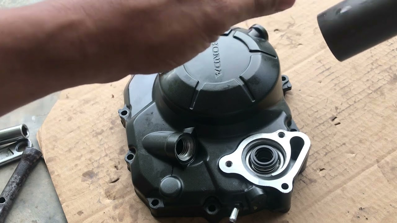tukar oil seal water pump honda rs150(engine k56) - YouTube