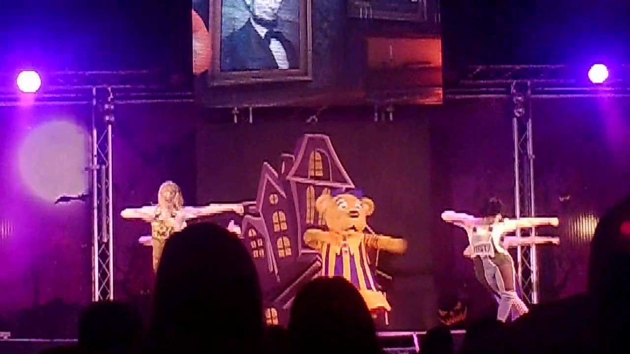 Butlins minehead / frightfully fun Halloween show / boom boom boom ...