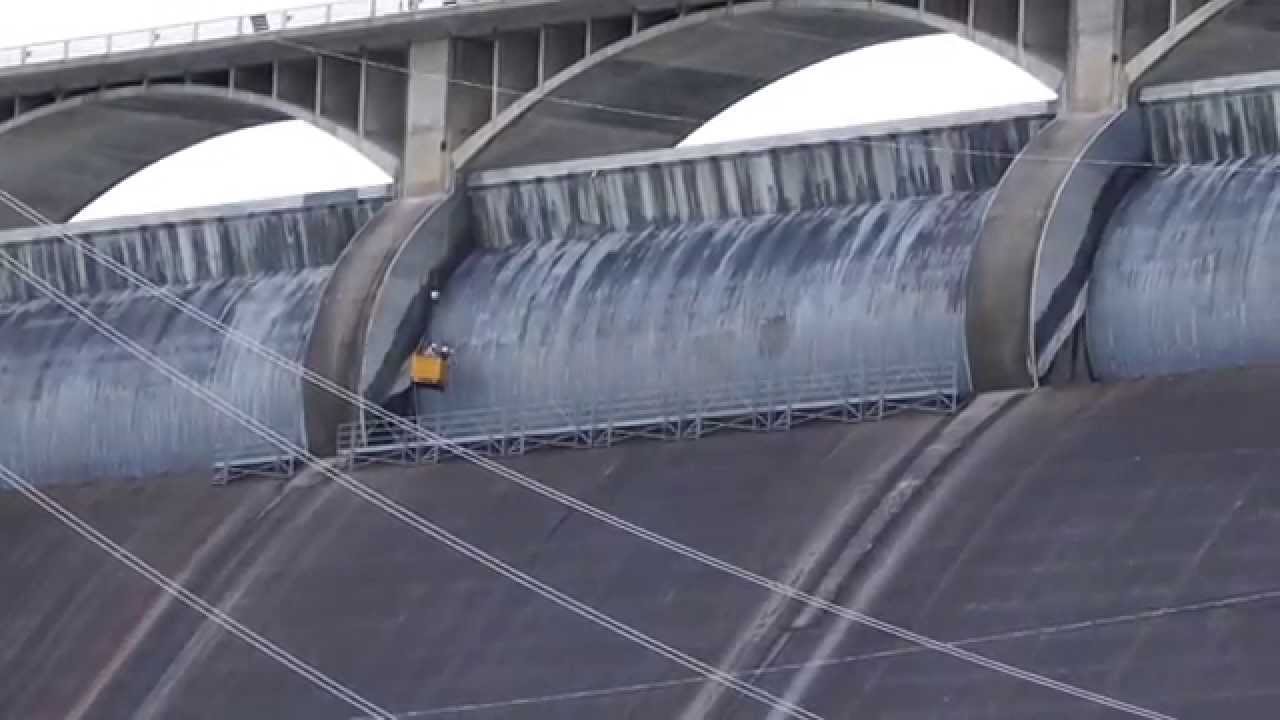Removing scaffolding @ Grand Coulee Dam - YouTube