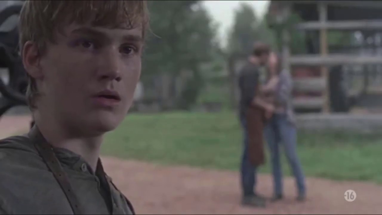 Walking Dead Season 9 episode 08 The death of Henry - YouTube