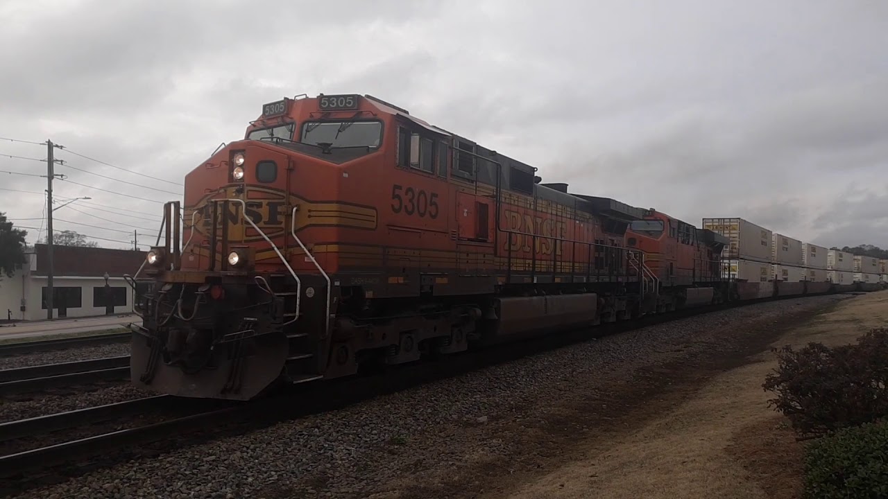 NS 264 with BNSF 5305 D9-44CW and BNSF 5741 ES44AC - YouTube