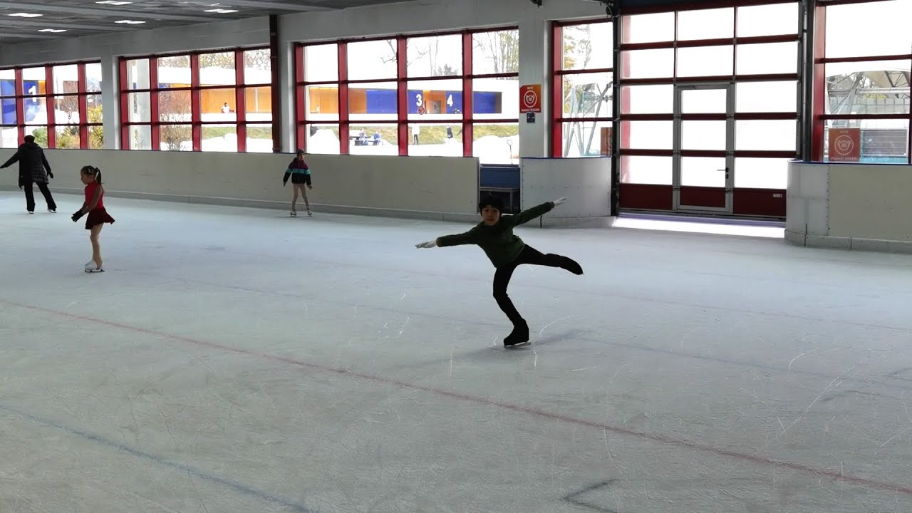 Felix Zeng Eiskunstlauf Training 14.11.2021 - YouTube
