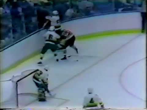 Curt Fraser vs Bobby Smith - YouTube