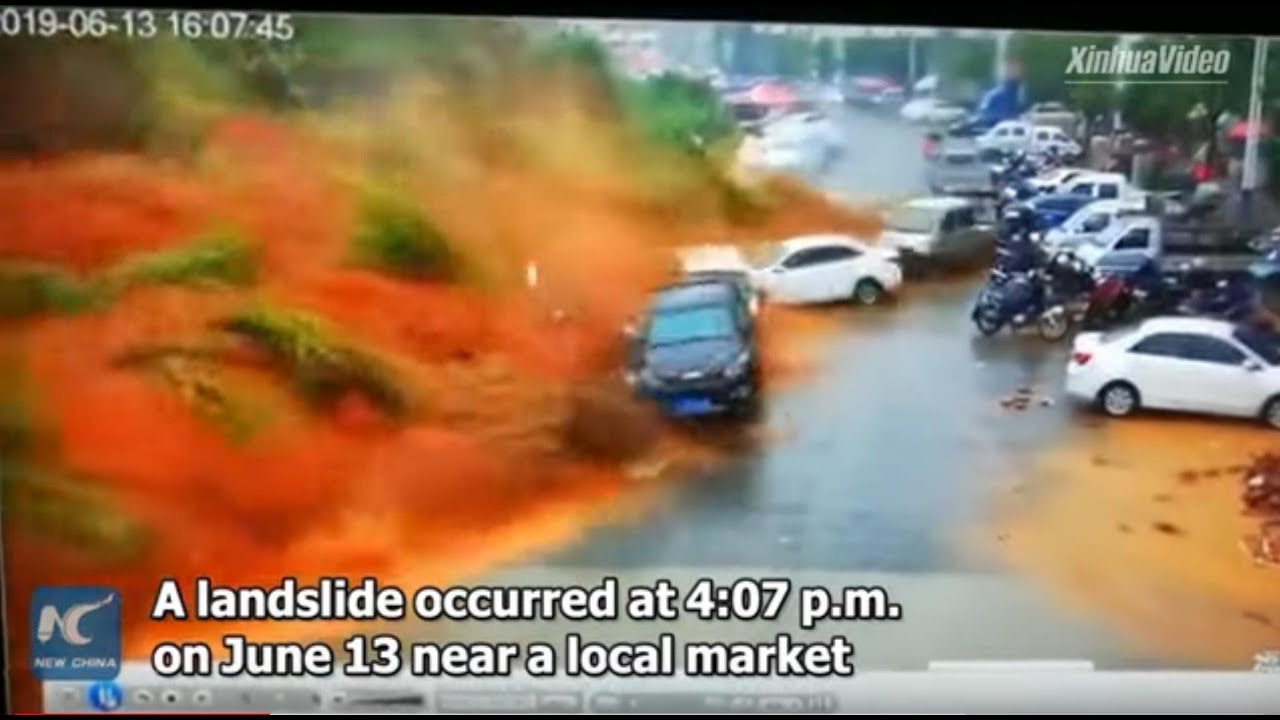 CCTV captures moment massive landslide occurs in Fujian, China - YouTube