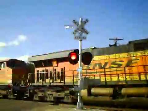 BNSF 4846 West Z Train Meets BNSF 7864 East Z Train (4-29-2015) - YouTube