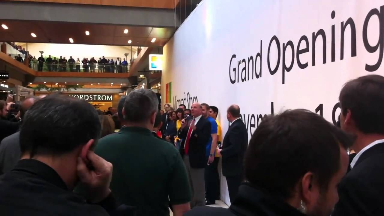 Microsoft Store Launch at Bellevue Square Mall, Bellevue Washington ...