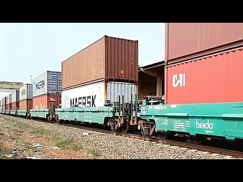 Locomotiva ES44ACi líder no double stack - YouTube