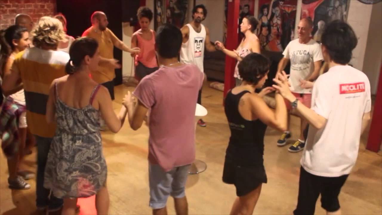 Latin dance classes Byron Bay : Bachata, cuban salsa - By Clement - YouTube