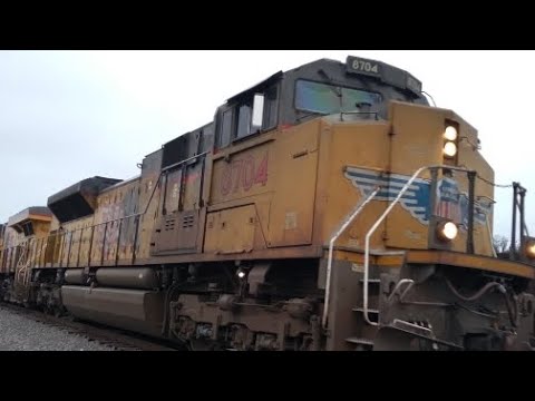 El M-273-01 con mancuerna EMD-GEVO: UP 8704 y 8022; SD70ACe y ES44AC (C45ACCTE). - YouTube