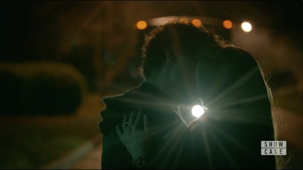 Legacies 1x05 Hope & Landon Kiss - YouTube