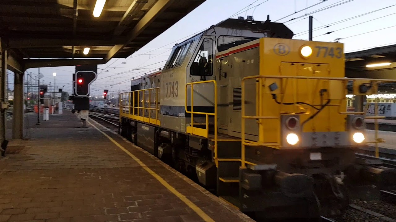 SNCB/NMBS Class 77 (HLD 77) 7743 shunting at Brussels Midi Station on ...