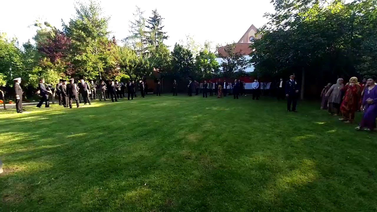 Upacara HUT RI ke-75 dari wisma KBRI Berlin - YouTube