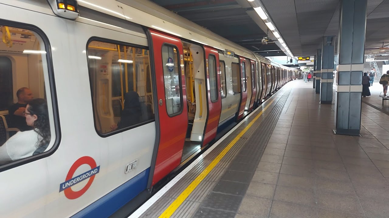 District Line S Stock Train Arriving & Departing Whitechapel Station ...